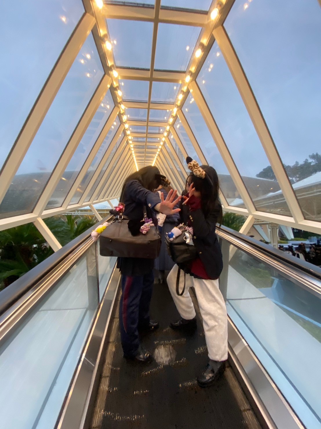 【ミアンのトレンドDiary】-DAY5-〈制服ディズニー〉ディズニー・パルパルーザ第1弾ミニーのファンダーランドに行ってきたよー💕 - ニコラネット｜nicola オフィシャルサイト