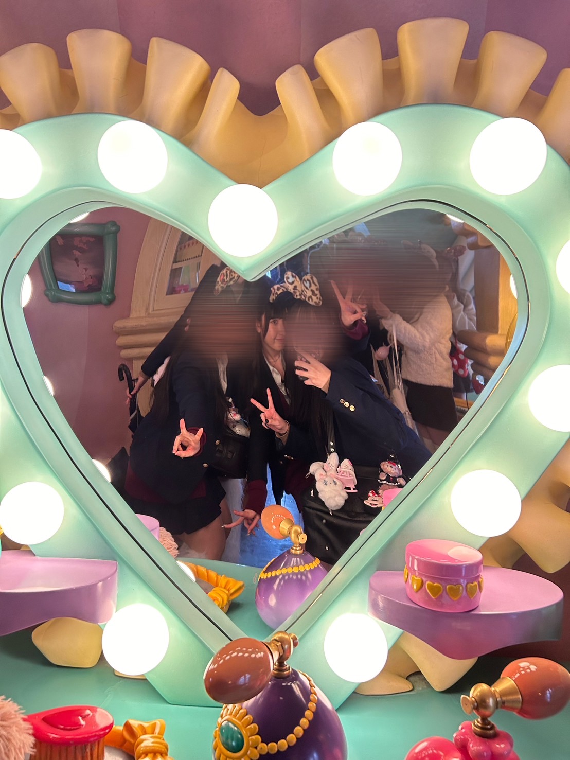 【ミアンのトレンドDiary】-DAY5-〈制服ディズニー〉ディズニー・パルパルーザ第1弾ミニーのファンダーランドに行ってきたよー💕 - ニコラネット｜nicola オフィシャルサイト