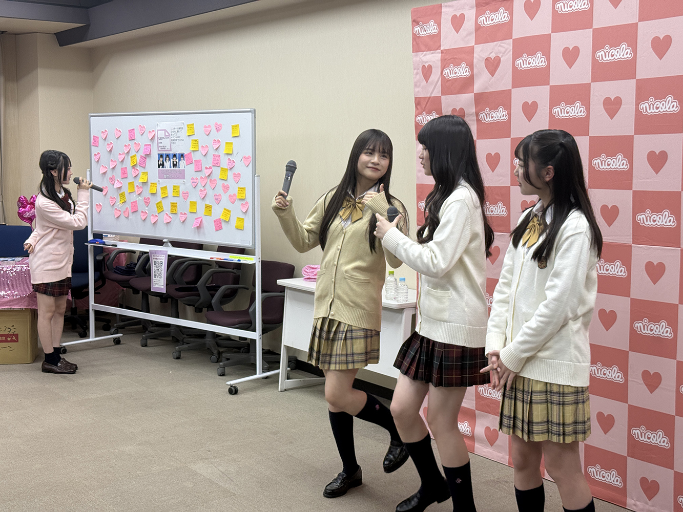 ニコモからチョコの手渡し♡「ニコラミーティング 制服バレンタインパーティ」現場レポート！ - ニコラネット｜nicola オフィシャルサイト