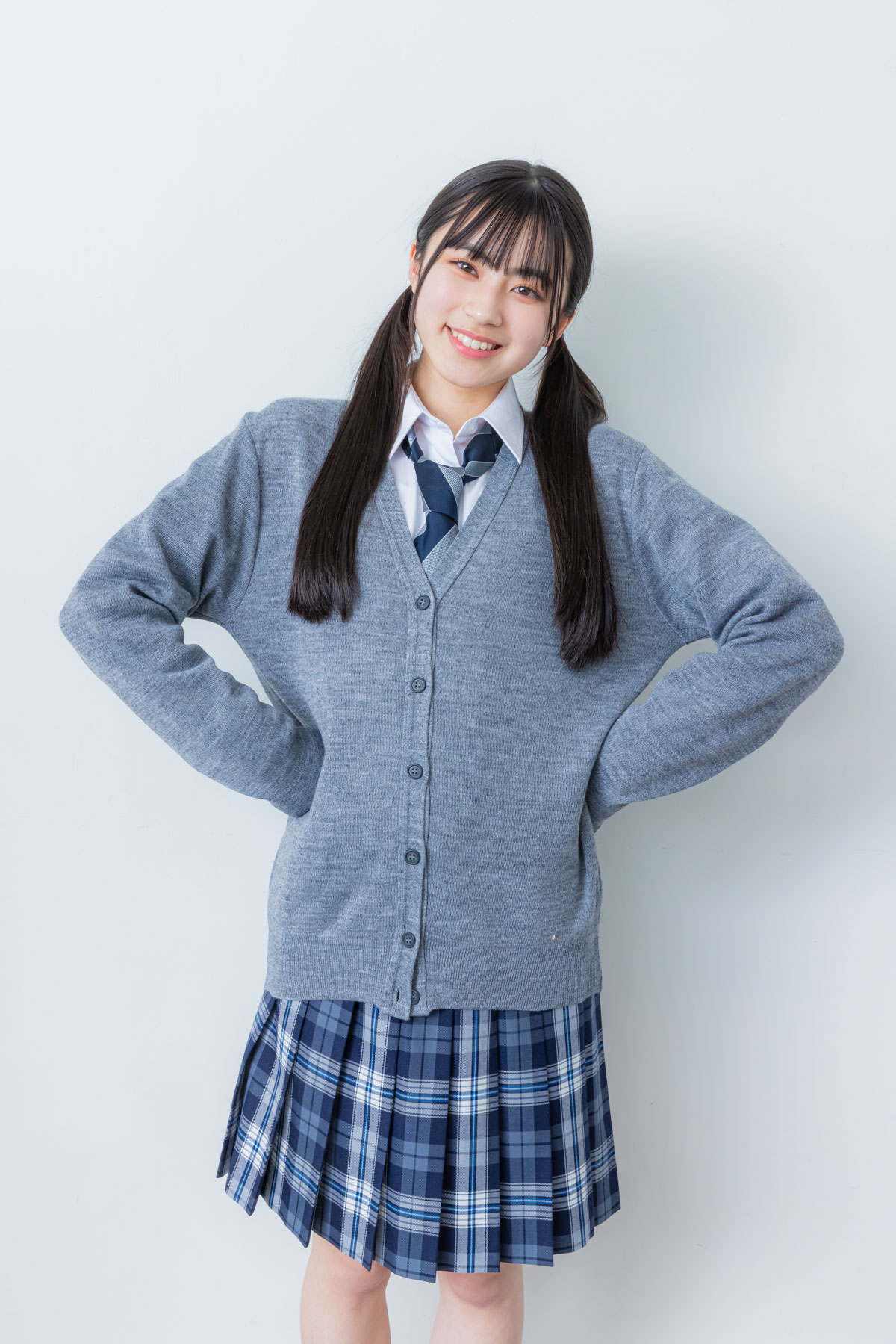 スクールカーディガンはどこで買うべき？GU、WEGOなど人気ブランドと共に紹介 - ニコラネット｜nicola オフィシャルサイト