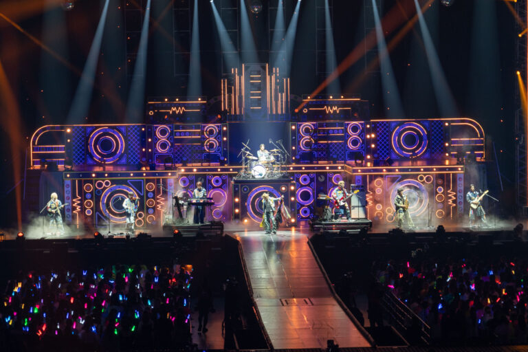 【B&ZAI】絶対にデビューしてやる！ アイドル×バンドの枠を超えた8人組の初アリーナライブ！ - ニコラネット｜nicola オフィシャルサイト